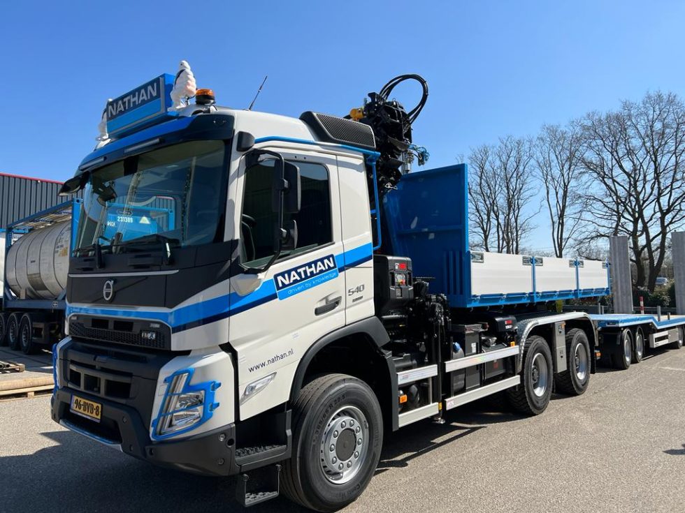 Volvo FMX voorzien van Multilift Ultima 26Z haakarmsysteem en Hiab X ...