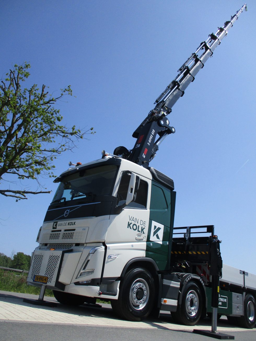Volvo FH 500 8×2 met W-floor en elektrisch aangedreven Hiab X-HiPro 858 ...